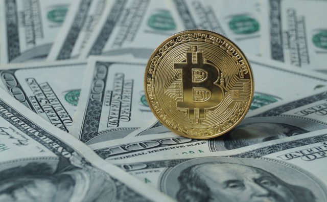 Banks Are Quickly Warming To Blockchain & Cryptocurrency Services 